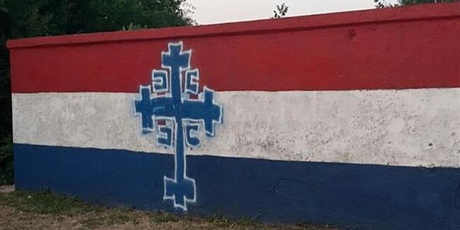 (FOTO) OVAKO BENKOVAC SLAVI: Srpski grb sa 4 ocila osvanuo na hrvatskoj ...