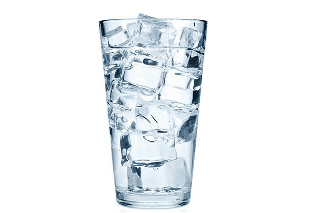 Umesto vode s ledom pijte mlak čaj | Kurir