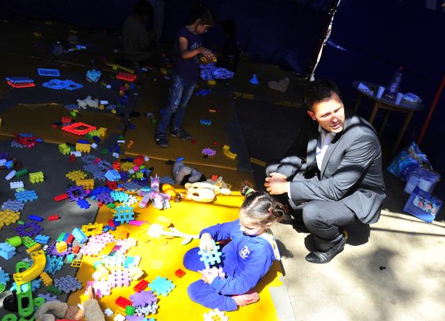 (FOTO) MALI OBIŠAO INFO PULT ZA MIGRANTE: Beograd uradio sve što je u ...