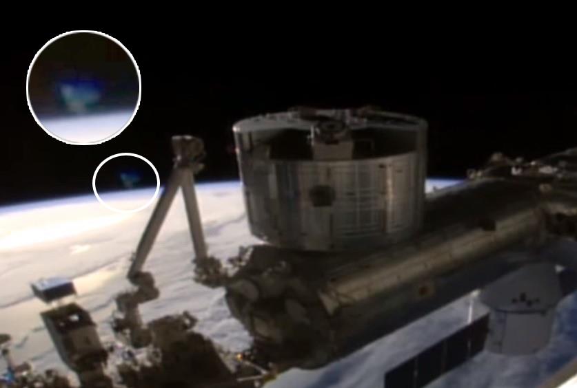 (FOTO) NASA KRIJE NLO: Šta je ovaj objekat snimljen sa Međunarodne ...