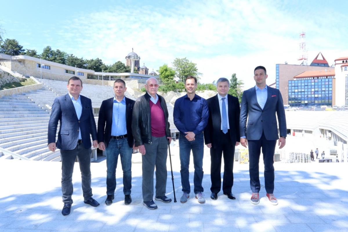 PRVI ČOVEK BEOGRADA: Tašmajdan spreman za revanš Britancima posle 60 ...