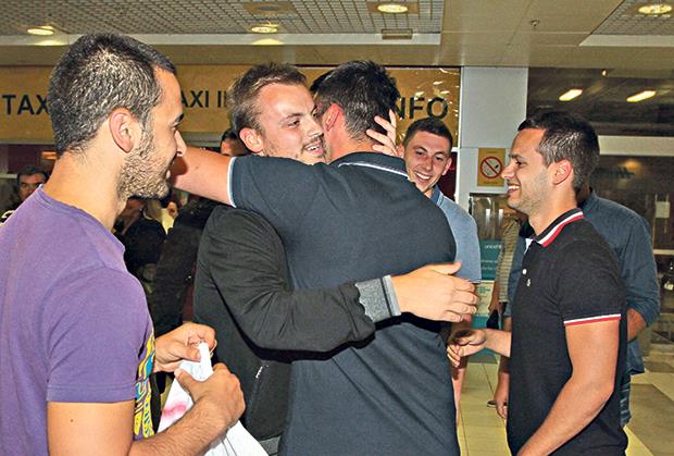 SRPSKI OBRAČUN NA KRUZERU: Izbodeni student Jovan Spasić stigao u ...