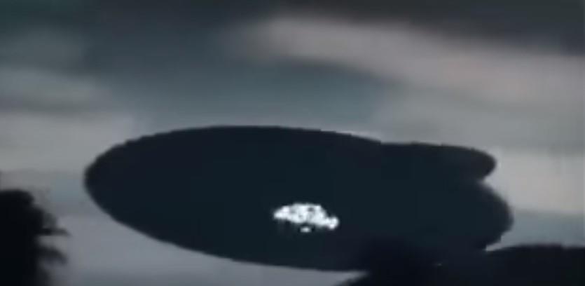 (VIDEO) OGROMAN LETEĆI TANJIR SNIMLJEN IZNAD MALEZIJE: I stvarno se ...