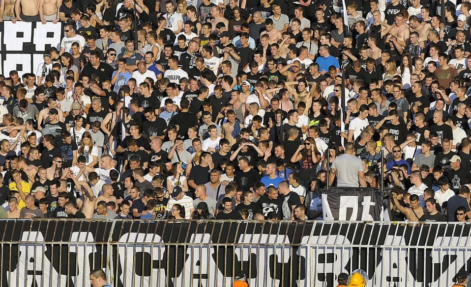 GROBARI ALKATRAZ IZAZVALI NEREDE U PRNJAVORU: U toku deportacija ...