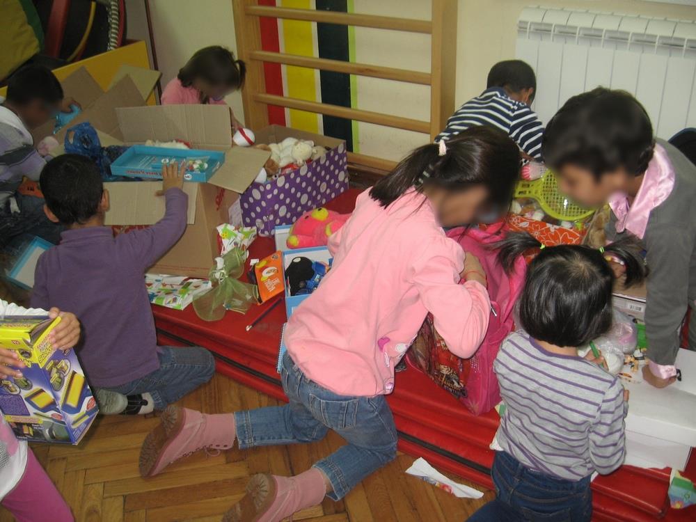 DEČAK (9) IZ ZVEČANSKE OTVORIO DUŠU: Pravimo ukrase za jelku ...