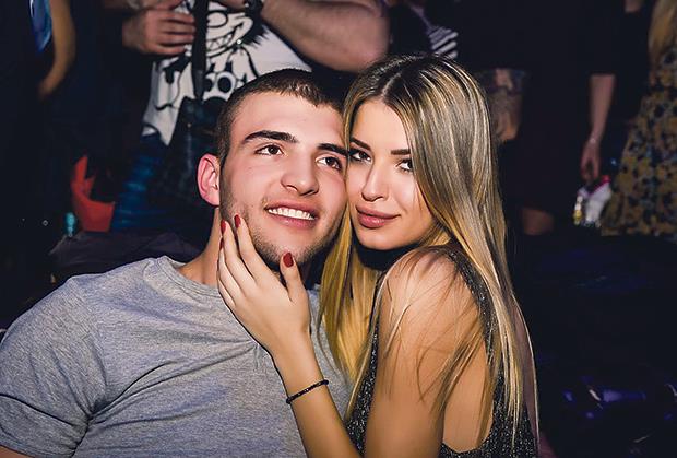 (FOTO) BILA JE MLADA I LUDA: Evo čime se bavila Veljkova devojka pre ...