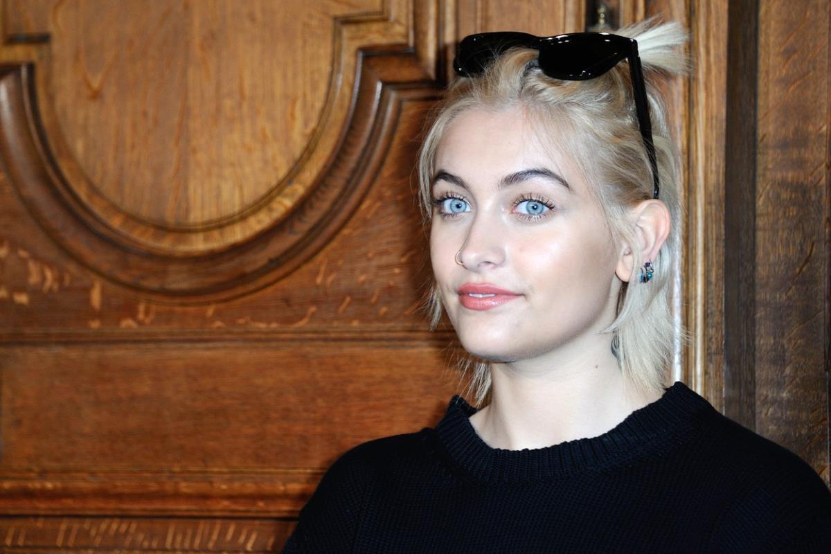 (FOTO 18+) ĆERKA MAJKLA DŽEKSONA POZIRA POTPUNO GOLA: Iznenadićete se ...