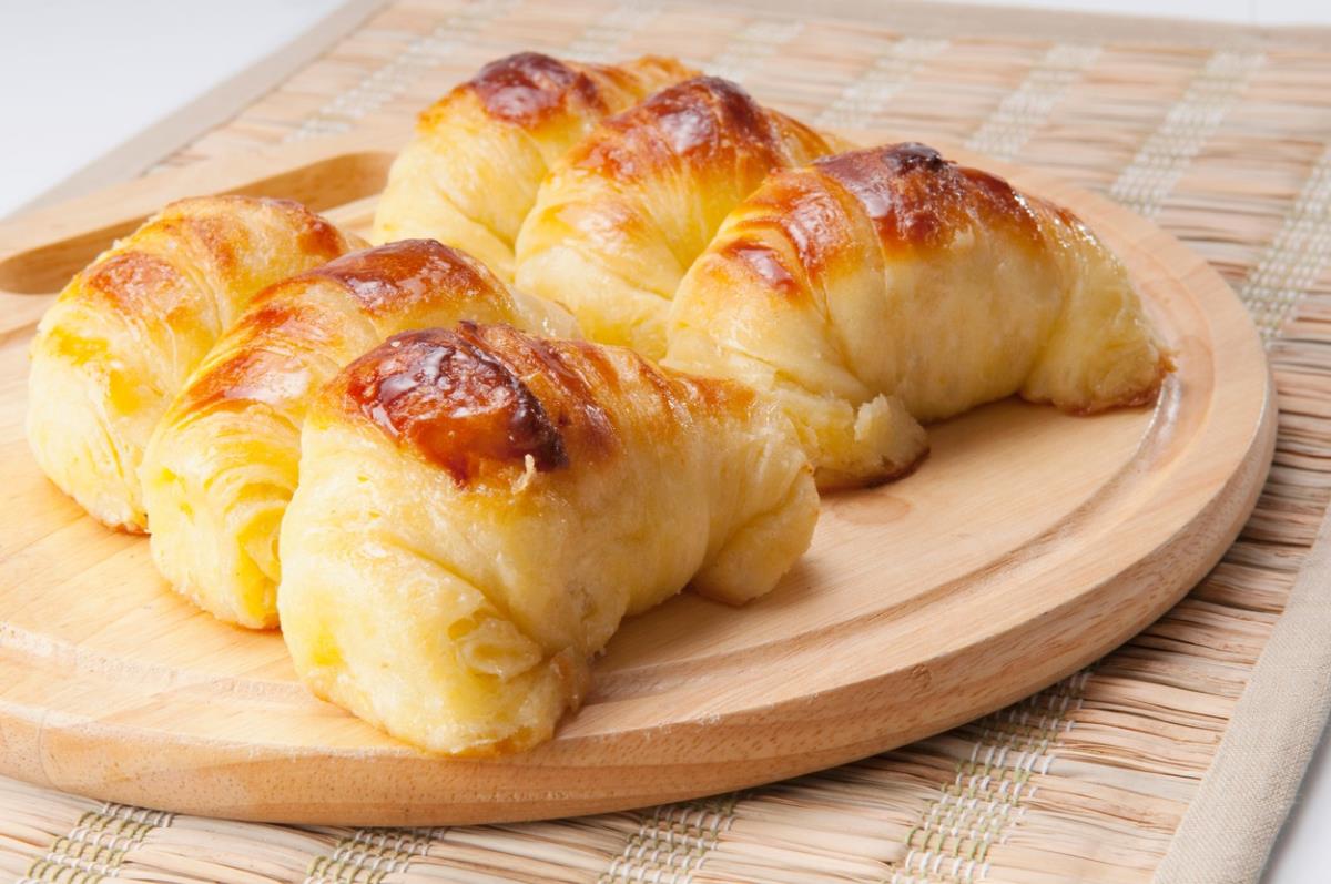 KAO IZ FRANCUSKIH PEKARA: Recept za kroasane koji se tope u ustima! | Kurir