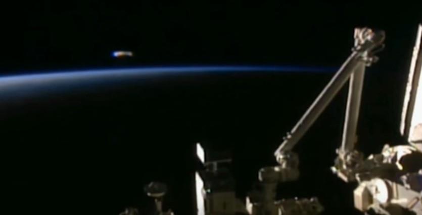 (VIDEO) NASA HTELA DA SAKRIJE NLO: Prekinuli snimak iz svemira na kom ...