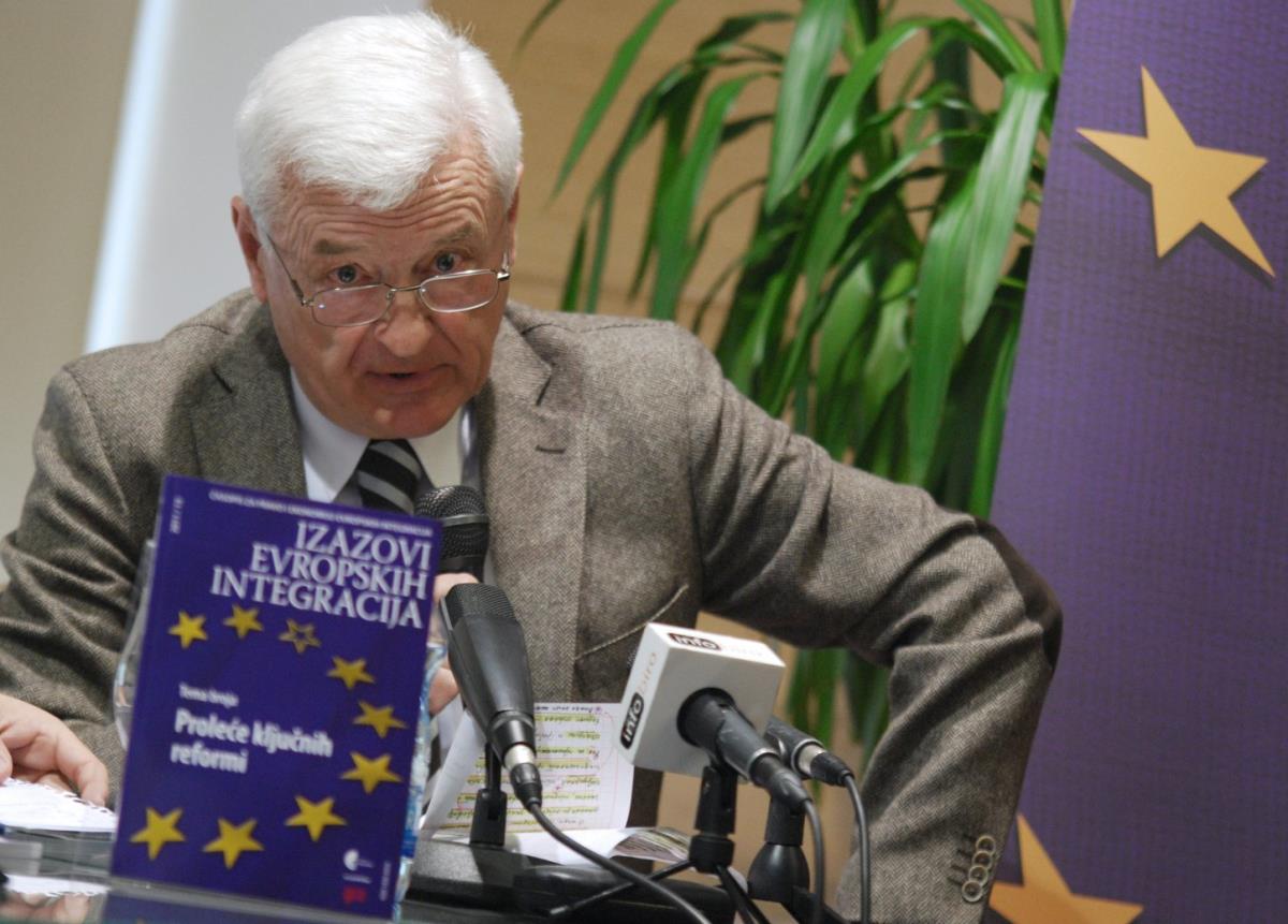 ZORAN IVOŠEVIĆ ZA NEWSWEEK: Kako Ustav Srbije utiče na Vučićevu i ...