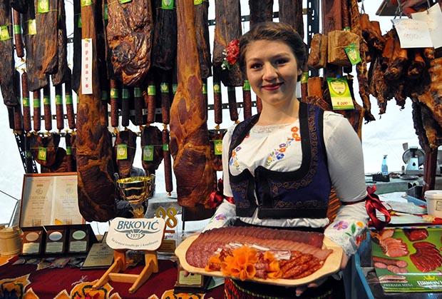 (FOTO) MAČKAT JEDINO SELO U SRBIJI KOJI ŽIVI OD PRŠUTE: 17. Sajam ...
