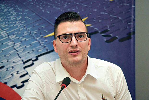 PREDRAG AZDEJKOVIĆ O NEZAKONITOJ BLOKADI AMG: Vlast direktno uništava ...
