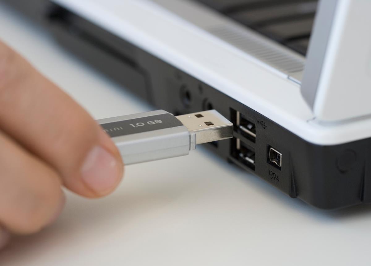 OVAKO ĆETE UBACITI USB IZ PRVE: Fora je tako jednostavan da ćete se ...