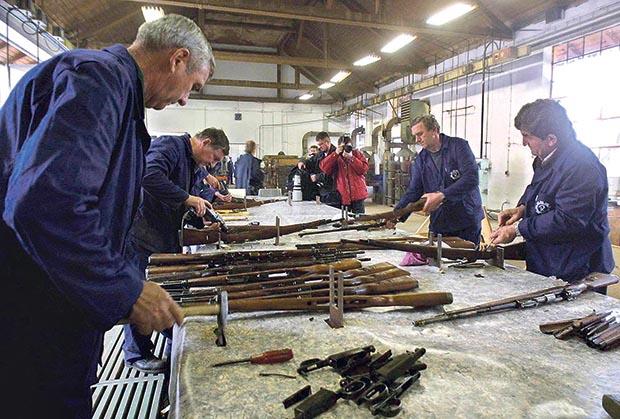 Komšije otvaraju dve fabrike vojne industrije | Biznis Kurir