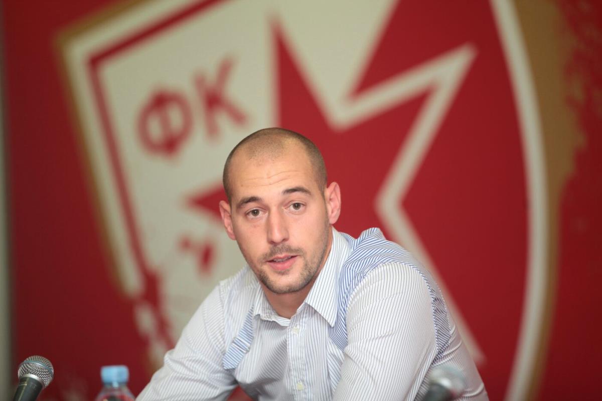 (FOTO) I DELIJE I RADOVCI GLEDALI U NJU: Supruga golmana crveno-belih ...