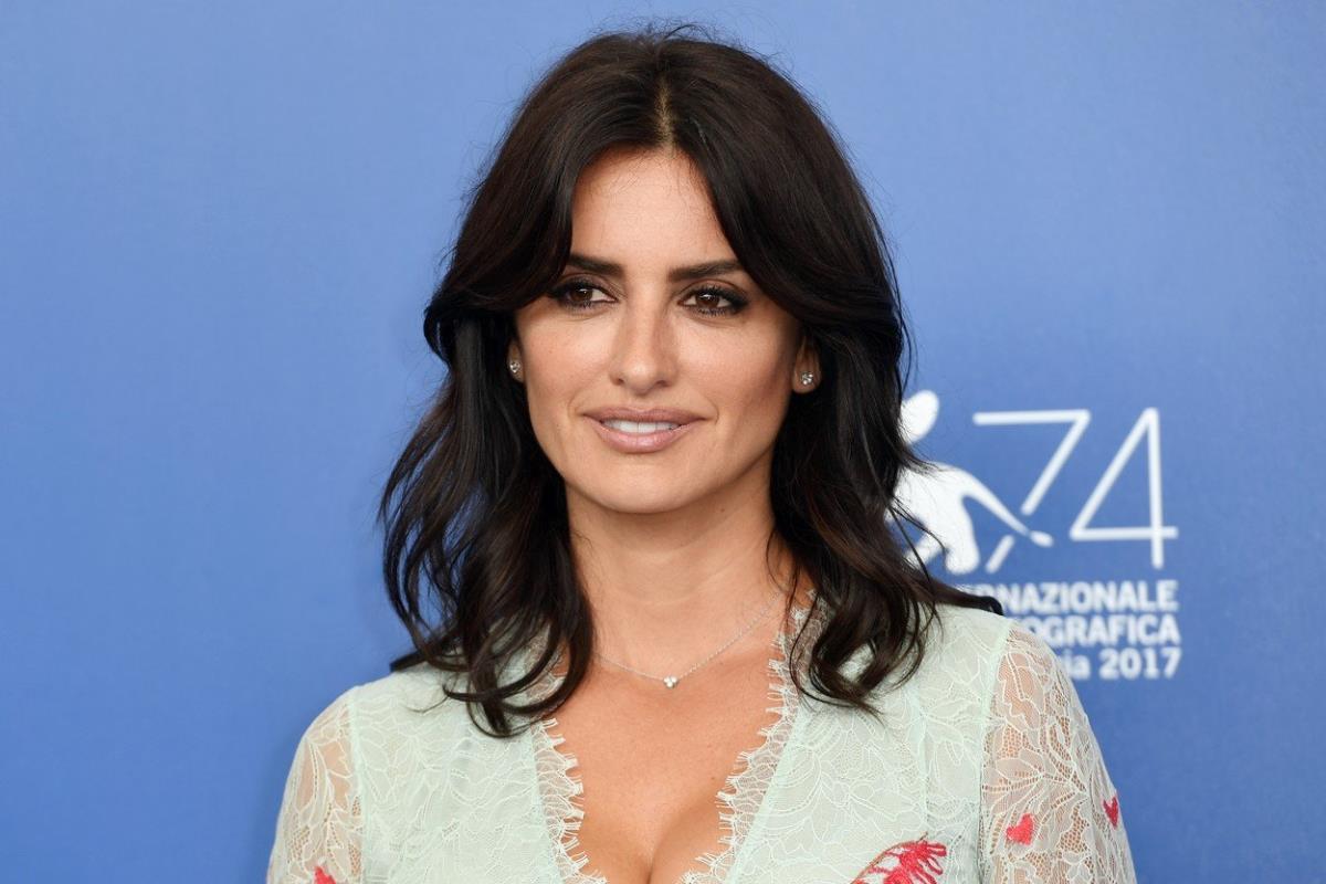 Penelope Kruz promenila frizuru | Kurir