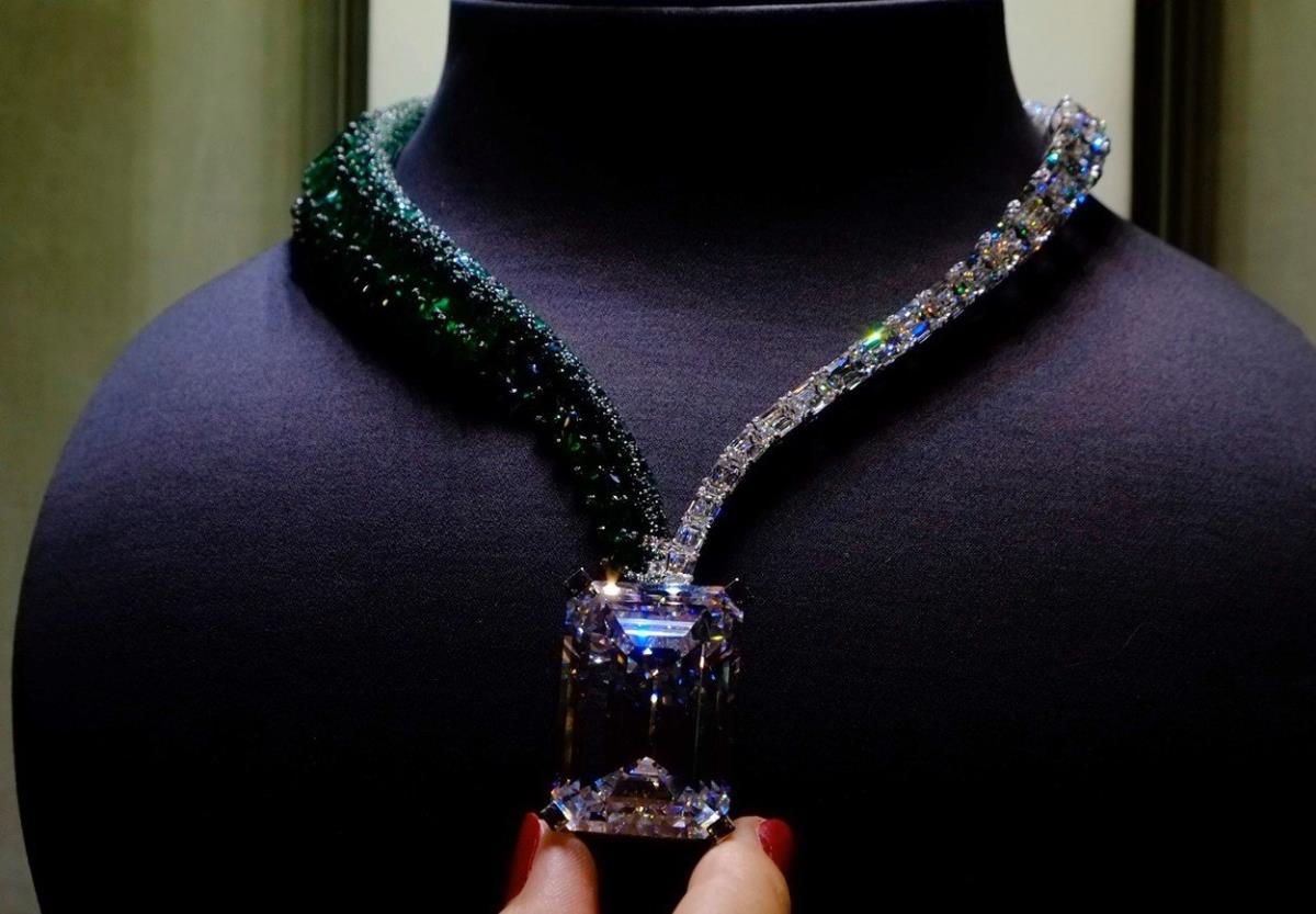 (VIDEO) BLISTAVI REKORD: Na aukciji se pojavio najveći dijamant do sada, prodat za vrtoglava 34 ...