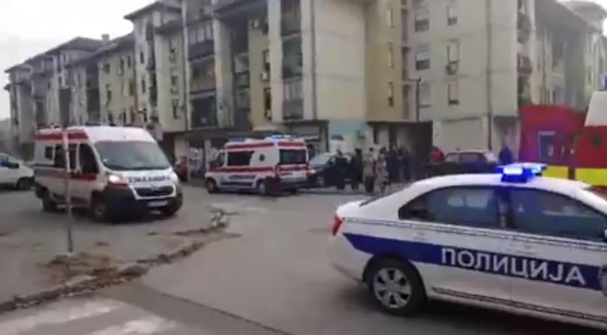(VIDEO) DRAMA U NOVOM SADU: Požar u zgradi, dim kulja iz stana na 4 ...