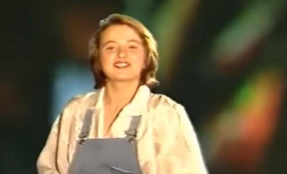 (FOTO) PRVI SPOT SNIMILA JE SA 16 GODINA: Hteli su da je IZBACE iz ... (FOTO) PRVI SPOT SNIMILA JE SA 16 GODINA: Hteli su da je IZBACE iz ...