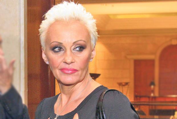 POSLE 2 BRAKA I VELIKE ŽIVOTNE TRAGEDIJE STANUJE U CENTRU SRPSKE ...