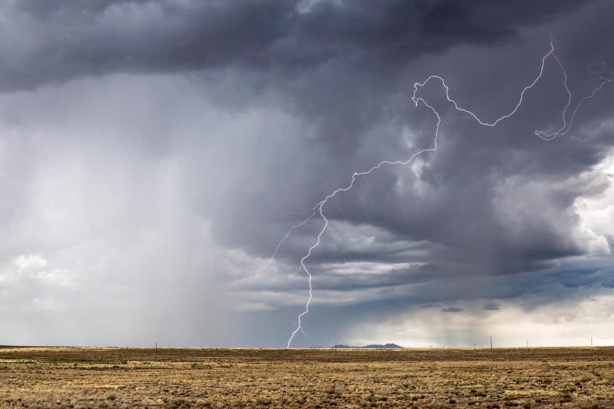 Grom ubio 5 učenika u školi | Kurir