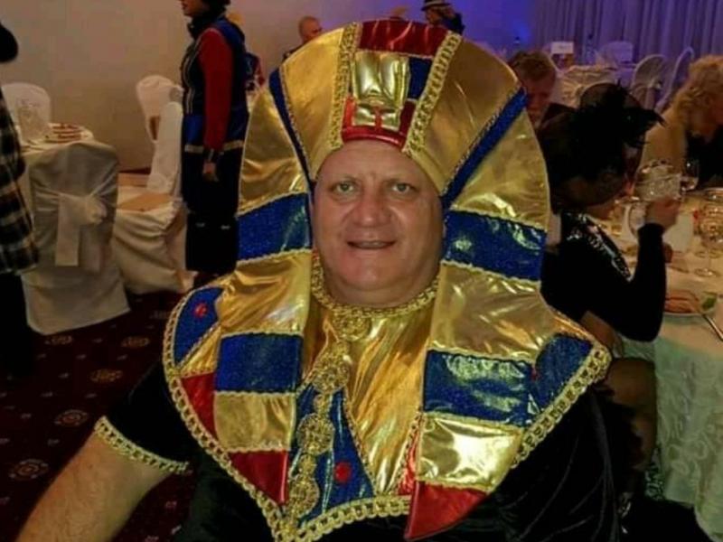 LESKOVAČKI FARAON NAPRAVIO URNEBESNU PROSLAVU: Doktorirao je pre 3 ...